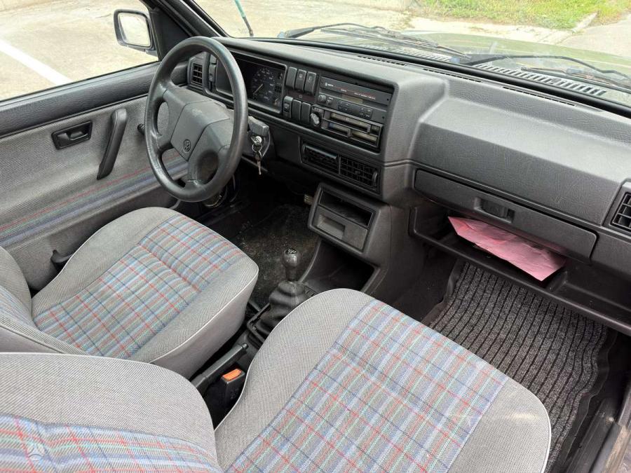 Pelēks Volkswagen Golf 1992 Panevēža, ar dzinēja tilpumu 1.78 L un nobraukumu 194 tūkst. km par 1250 €, foto 17 vietnē AUTOMOTO.COM.LV