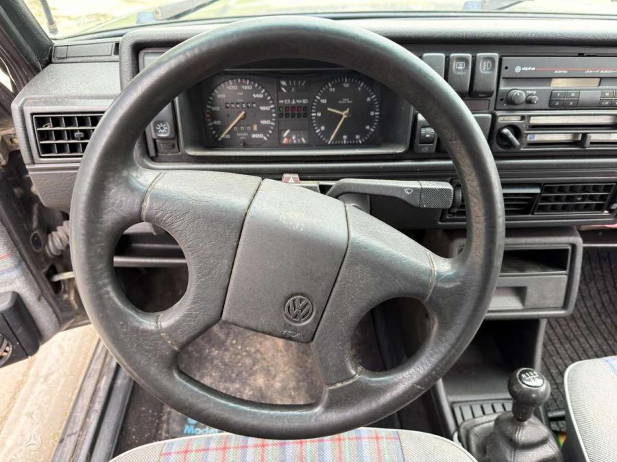Pelēks Volkswagen Golf 1992 Panevēža, ar dzinēja tilpumu 1.78 L un nobraukumu 194 tūkst. km par 1250 €, foto 20 vietnē AUTOMOTO.COM.LV