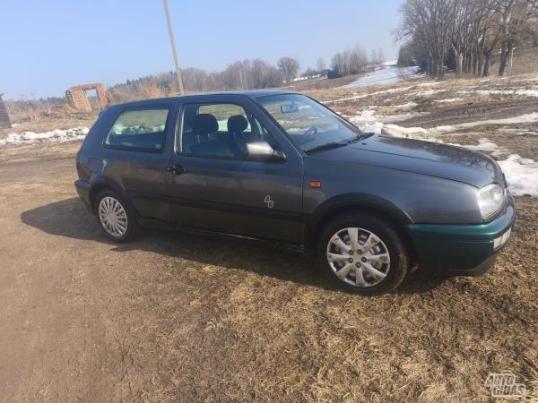 Pelēks Volkswagen Golf 1993 Ignalina, ar dzinēja tilpumu 2.00 L un nobraukumu 205 tūkst. km par 999 €, foto 1 vietnē AUTOMOTO.COM.LV
