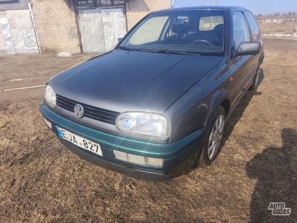 Pelēks Volkswagen Golf 1993 Ignalina, ar dzinēja tilpumu 2.00 L un nobraukumu 205 tūkst. km par 999 €, foto 3 vietnē AUTOMOTO.COM.LV