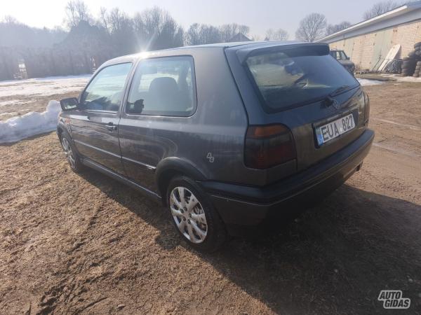 Pelēks Volkswagen Golf 1993 Ignalina, ar dzinēja tilpumu 2.00 L un nobraukumu 205 tūkst. km par 999 €, foto 6 vietnē AUTOMOTO.COM.LV