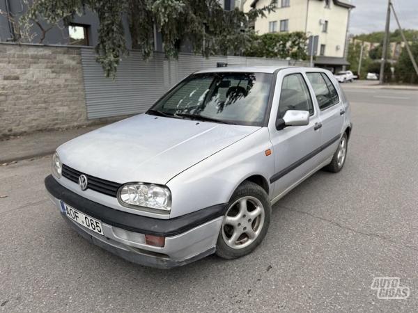 Pelēks Volkswagen Golf 1995 Kauņa, ar dzinēja tilpumu 1.90 L un nobraukumu 320 tūkst. km par 950 €, foto 1 vietnē AUTOMOTO.COM.LV