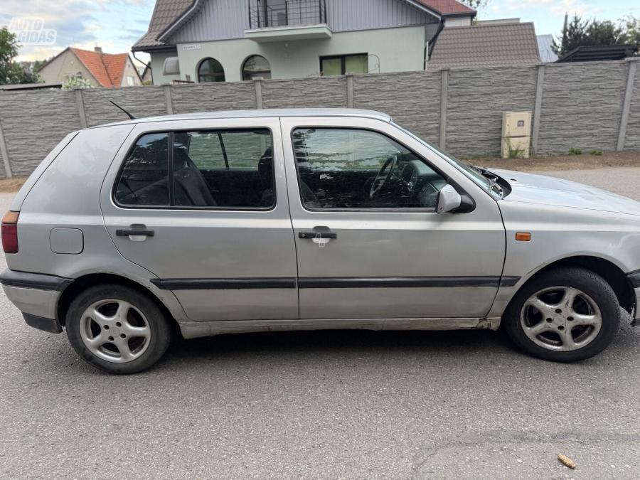 Grey Volkswagen Golf 1995 in Kaunas, with an engine capacity of 1.90 L and mileage of 320 thousand km for 950 €, photo 5 on AUTOMOTO.COM.LV