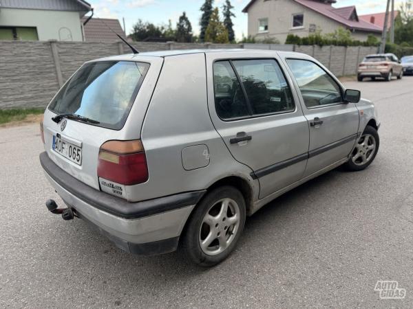 Pelēks Volkswagen Golf 1995 Kauņa, ar dzinēja tilpumu 1.90 L un nobraukumu 320 tūkst. km par 950 €, foto 5 vietnē AUTOMOTO.COM.LV