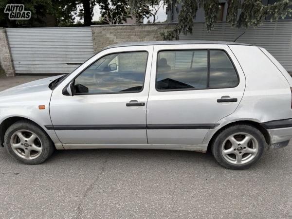 Pelēks Volkswagen Golf 1995 Kauņa, ar dzinēja tilpumu 1.90 L un nobraukumu 320 tūkst. km par 950 €, foto 8 vietnē AUTOMOTO.COM.LV