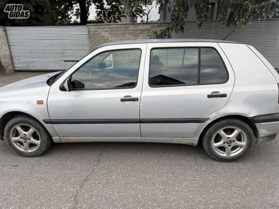 Grey Volkswagen Golf 1995 in Kaunas, with an engine capacity of 1.90 L and mileage of 320 thousand km for 950 €, photo 9 on AUTOMOTO.COM.LV