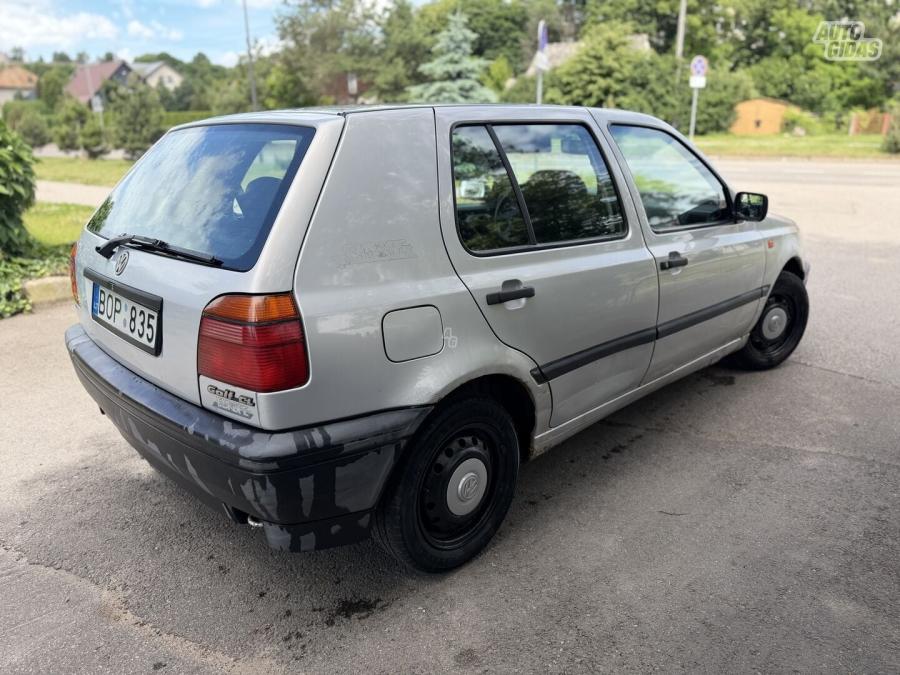 Pelēks Volkswagen Golf 1995 Kauņa, ar dzinēja tilpumu 1.80 L un nobraukumu 164 tūkst. km par 850 €, foto 6 vietnē AUTOMOTO.COM.LV