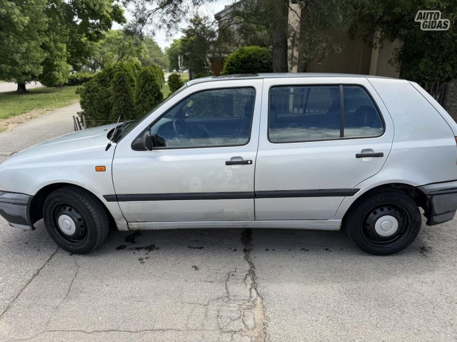 Pelēks Volkswagen Golf 1995 Kauņa, ar dzinēja tilpumu 1.80 L un nobraukumu 164 tūkst. km par 850 €, foto 9 vietnē AUTOMOTO.COM.LV