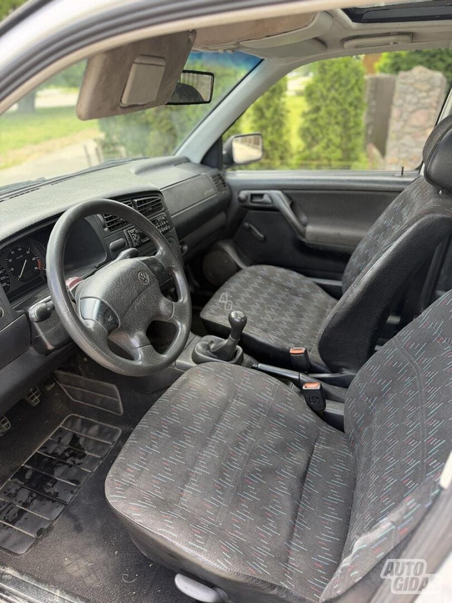 Pelēks Volkswagen Golf 1995 Kauņa, ar dzinēja tilpumu 1.80 L un nobraukumu 164 tūkst. km par 850 €, foto 12 vietnē AUTOMOTO.COM.LV