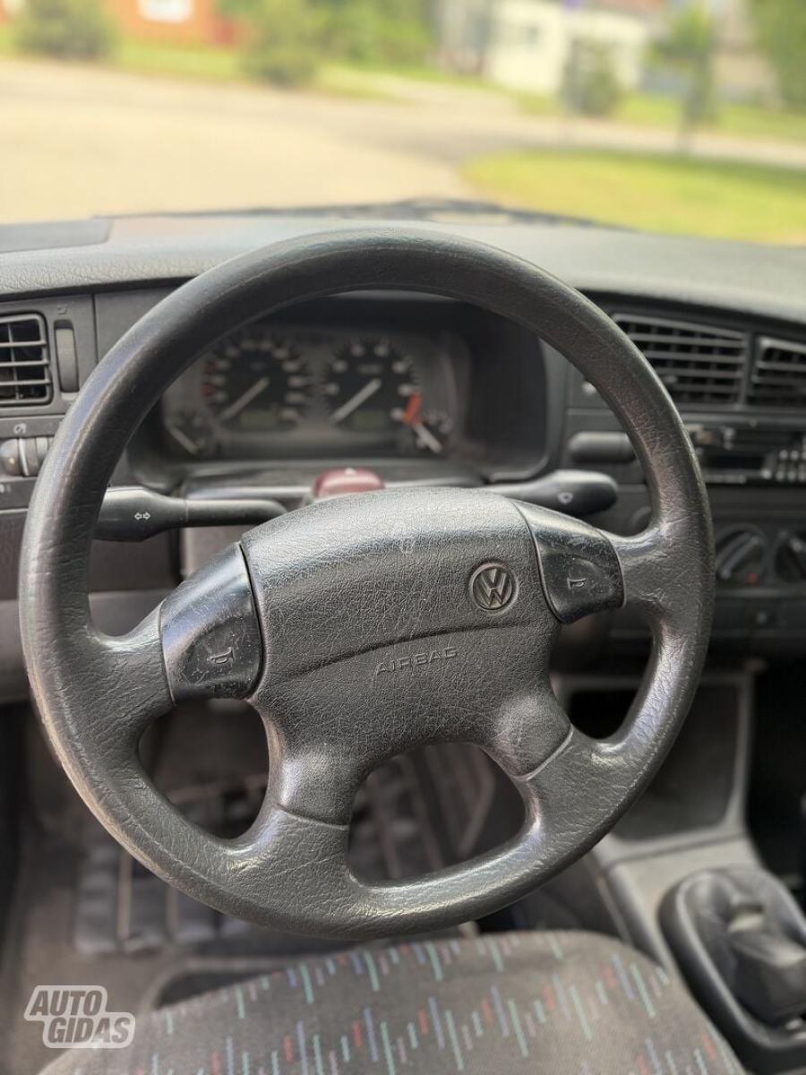 Pelēks Volkswagen Golf 1995 Kauņa, ar dzinēja tilpumu 1.80 L un nobraukumu 164 tūkst. km par 850 €, foto 19 vietnē AUTOMOTO.COM.LV