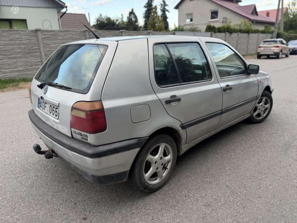 Pelēks Volkswagen Golf 1995 Kauņa, ar dzinēja tilpumu 1.90 L un nobraukumu 320 tūkst. km par 590 €, foto 6 vietnē AUTOMOTO.COM.LV