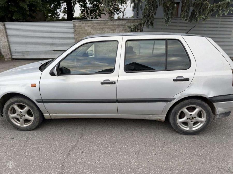 Pelēks Volkswagen Golf 1995 Kauņa, ar dzinēja tilpumu 1.90 L un nobraukumu 320 tūkst. km par 590 €, foto 3 vietnē AUTOMOTO.COM.LV