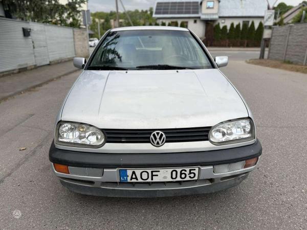 Pelēks Volkswagen Golf 1995 Kauņa, ar dzinēja tilpumu 1.90 L un nobraukumu 320 tūkst. km par 590 €, foto 3 vietnē AUTOMOTO.COM.LV