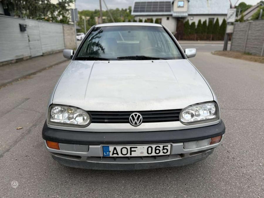 Pelēks Volkswagen Golf 1995 Kauņa, ar dzinēja tilpumu 1.90 L un nobraukumu 320 tūkst. km par 590 €, foto 4 vietnē AUTOMOTO.COM.LV