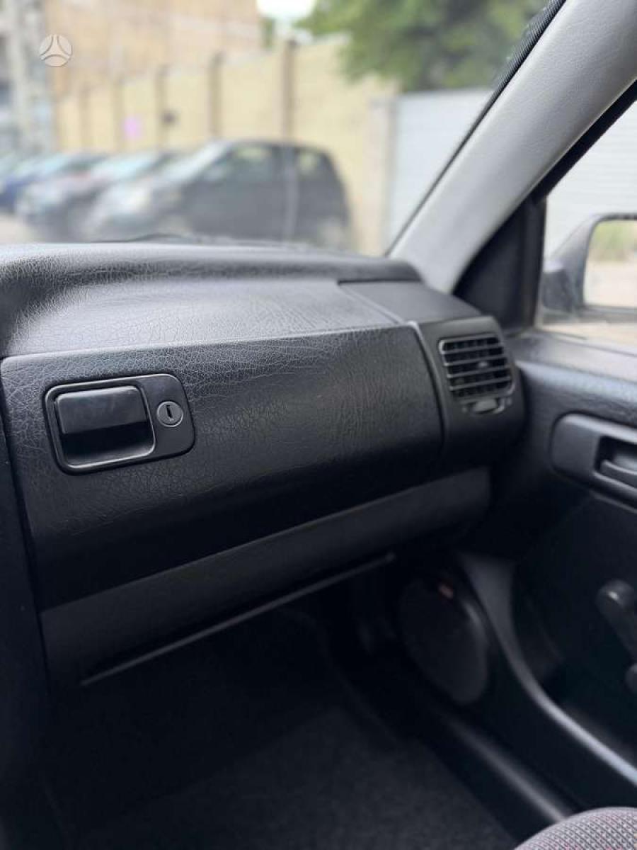Pelēks Volkswagen Golf 1995 Kauņa, ar dzinēja tilpumu 1.90 L un nobraukumu 320 tūkst. km par 590 €, foto 33 vietnē AUTOMOTO.COM.LV