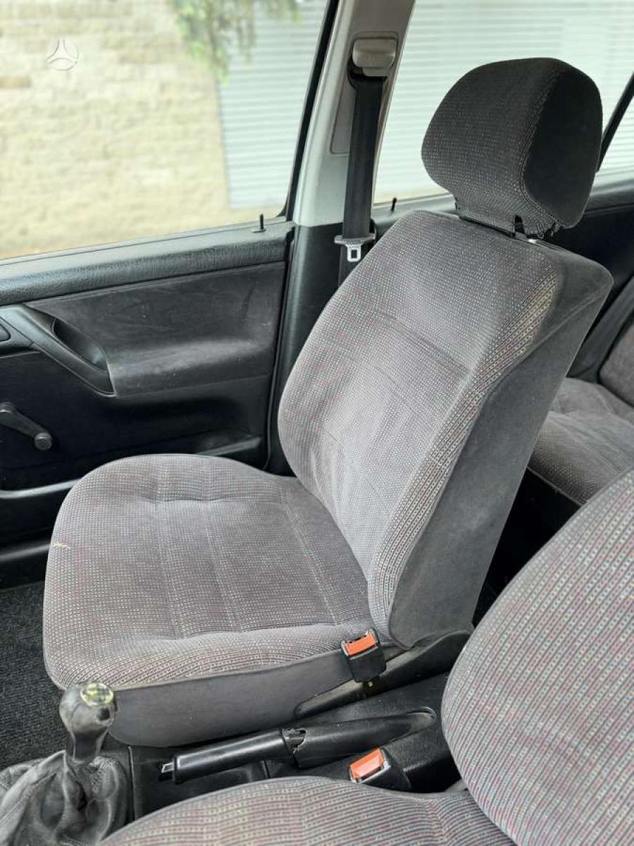 Pelēks Volkswagen Golf 1995 Kauņa, ar dzinēja tilpumu 1.90 L un nobraukumu 320 tūkst. km par 590 €, foto 38 vietnē AUTOMOTO.COM.LV
