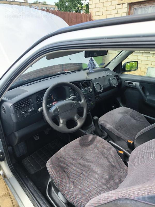 Pelēks Volkswagen Golf 1996 Bauska, ar dzinēja tilpumu 1.60 L un nobraukumu 0 tūkst. km par 280 €, foto 5 vietnē AUTOMOTO.COM.LV