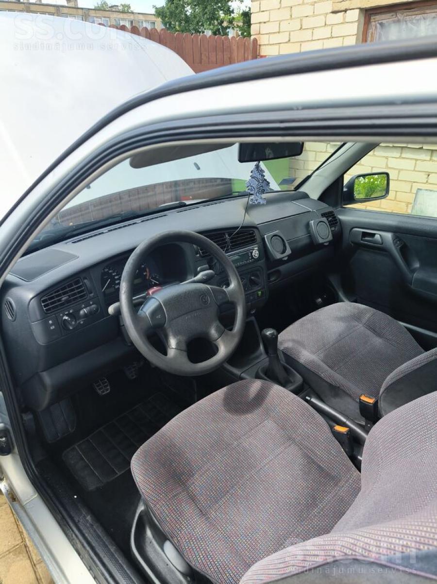 Grey Volkswagen Golf 1996 in Bauska, with an engine capacity of 1.60 L and mileage of 0 thousand km for 280 €, photo 6 on AUTOMOTO.COM.LV