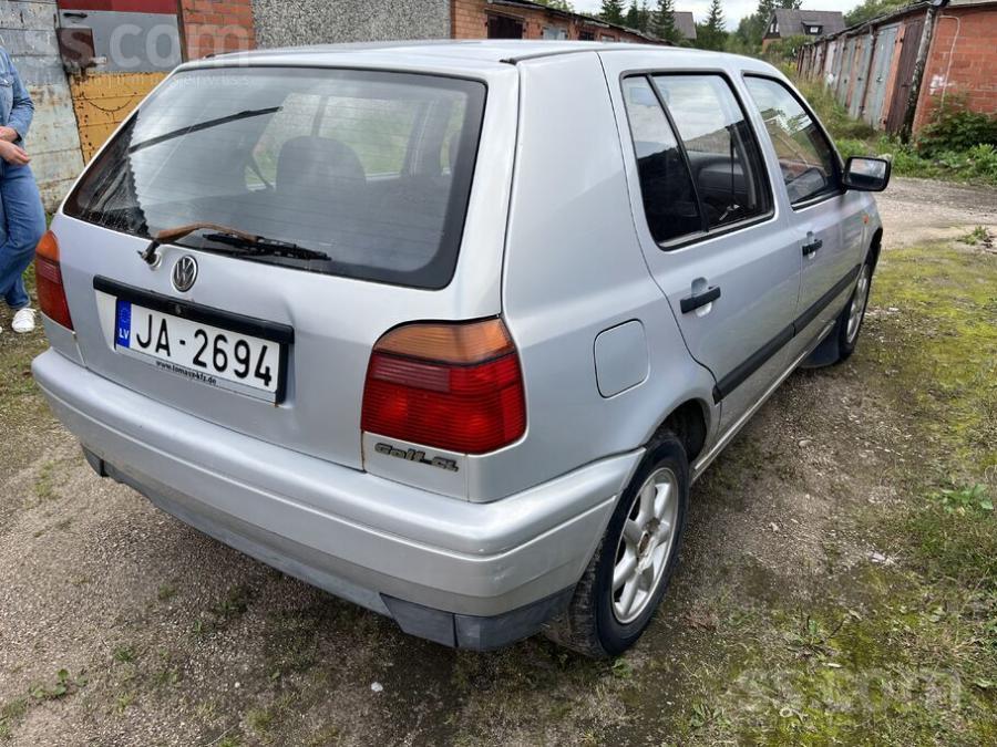 Grey Volkswagen Golf 1996 in Preili, with an engine capacity of 1.80 L and mileage of 252 thousand km for 500 €, photo 3 on AUTOMOTO.COM.LV