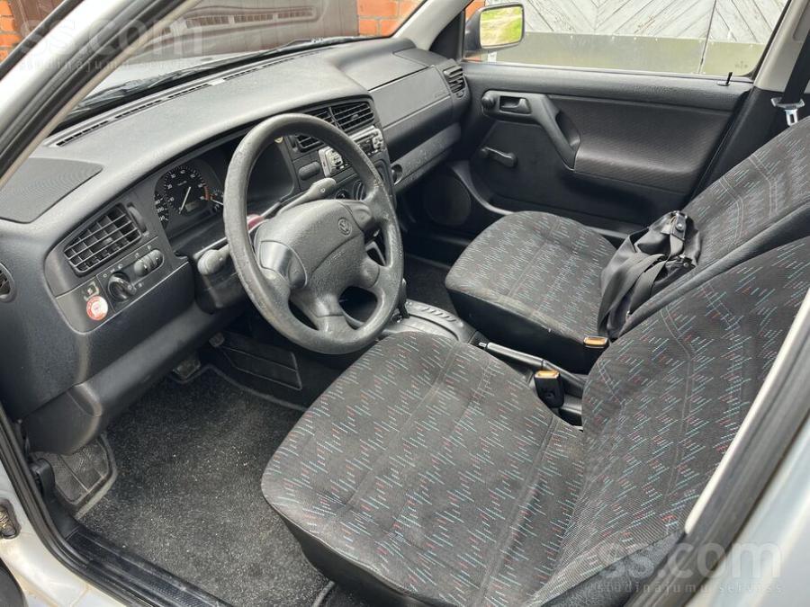 Grey Volkswagen Golf 1996 in Preili, with an engine capacity of 1.80 L and mileage of 252 thousand km for 500 €, photo 4 on AUTOMOTO.COM.LV