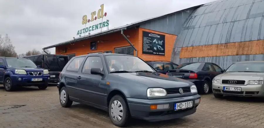 Pelēks Volkswagen Golf 1997 Valmiera, ar dzinēja tilpumu 1.40 L un nobraukumu 170 tūkst. km par 1250 €, foto 1 vietnē AUTOMOTO.COM.LV