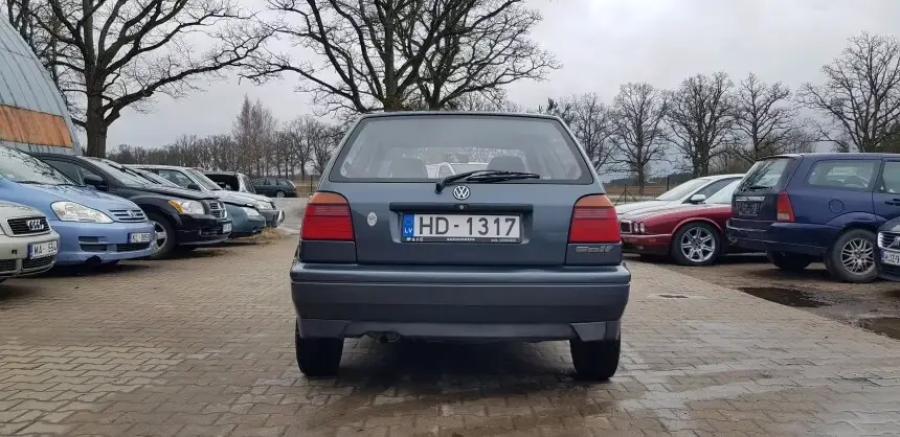Pelēks Volkswagen Golf 1997 Valmiera, ar dzinēja tilpumu 1.40 L un nobraukumu 170 tūkst. km par 1250 €, foto 5 vietnē AUTOMOTO.COM.LV