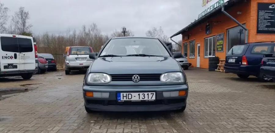 Pelēks Volkswagen Golf 1997 Valmiera, ar dzinēja tilpumu 1.40 L un nobraukumu 170 tūkst. km par 1250 €, foto 9 vietnē AUTOMOTO.COM.LV