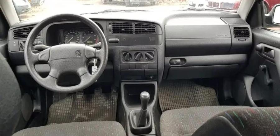 Pelēks Volkswagen Golf 1997 Valmiera, ar dzinēja tilpumu 1.40 L un nobraukumu 170 tūkst. km par 1250 €, foto 10 vietnē AUTOMOTO.COM.LV