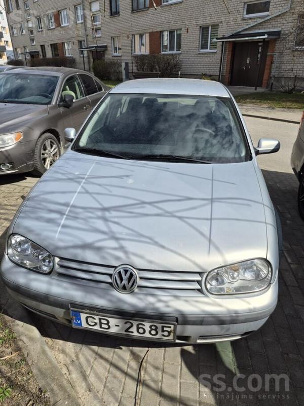Grey Volkswagen Golf 1997 in Riga, with an engine capacity of 1.60 L and mileage of 388 thousand km for 500 €, photo 1 on AUTOMOTO.COM.LV
