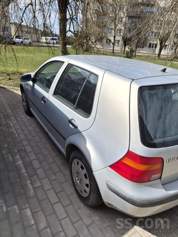 Grey Volkswagen Golf 1997 in Riga, with an engine capacity of 1.60 L and mileage of 388 thousand km for 500 €, photo 2 on AUTOMOTO.COM.LV
