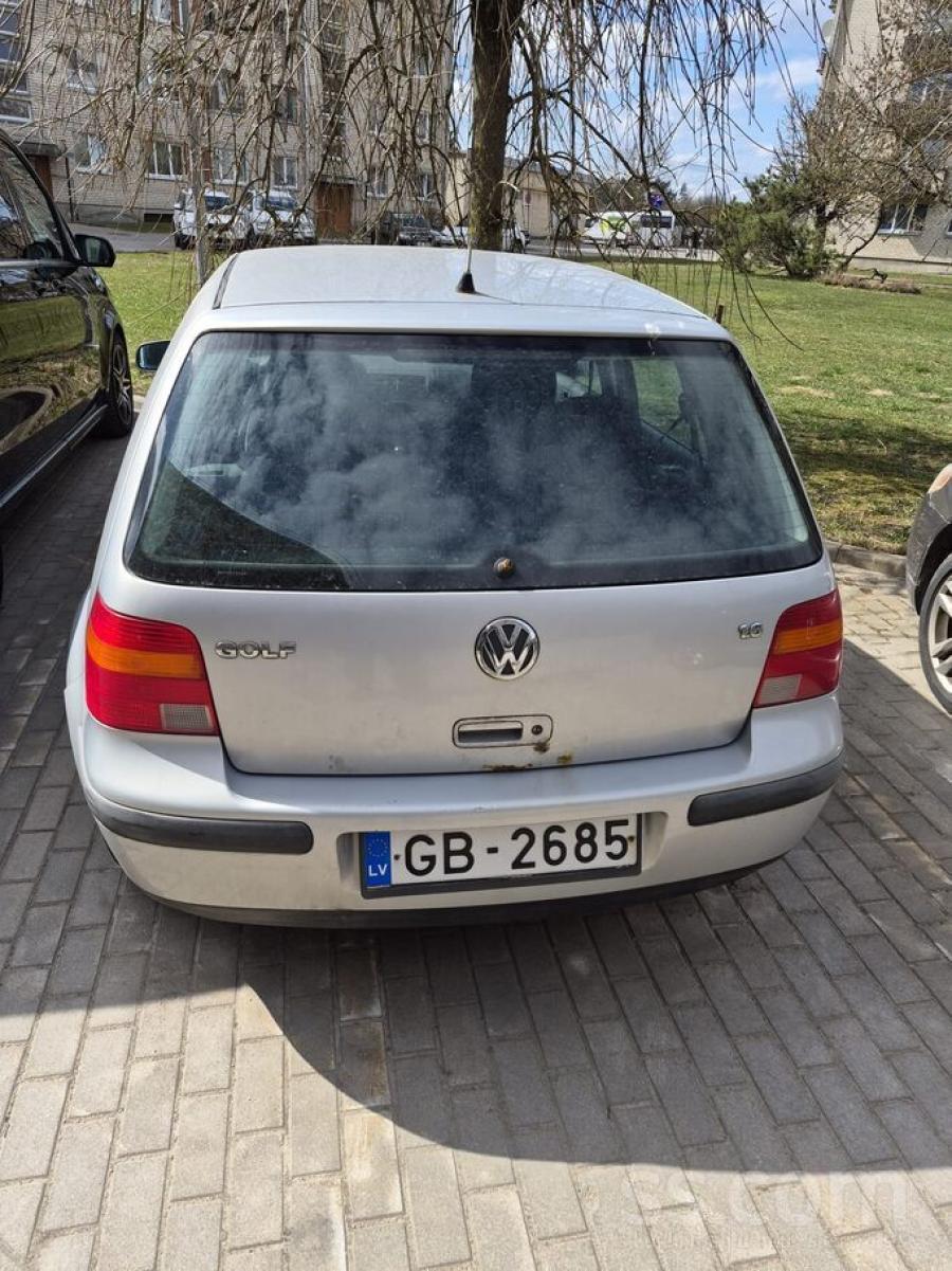 Pelēks Volkswagen Golf 1997 Rīga, ar dzinēja tilpumu 1.60 L un nobraukumu 388 tūkst. km par 500 €, foto 4 vietnē AUTOMOTO.COM.LV
