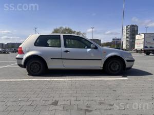 Pelēks Volkswagen Golf 1998 Rīga, ar dzinēja tilpumu 1.40 L un nobraukumu 195 tūkst. km par 400 €, foto 3 vietnē AUTOMOTO.COM.LV