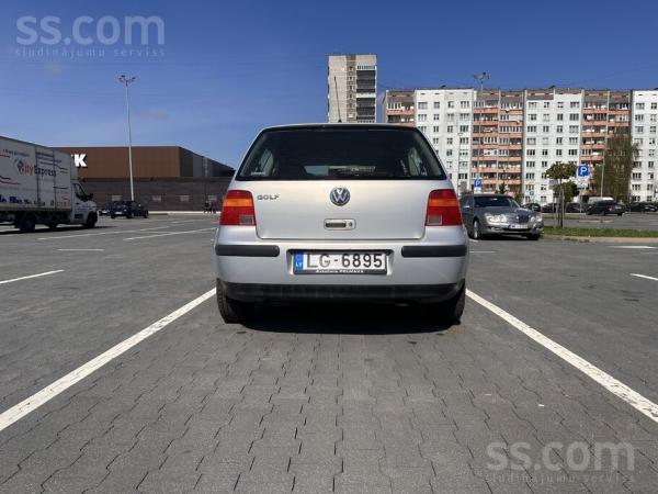 Pelēks Volkswagen Golf 1998 Rīga, ar dzinēja tilpumu 1.40 L un nobraukumu 195 tūkst. km par 400 €, foto 4 vietnē AUTOMOTO.COM.LV
