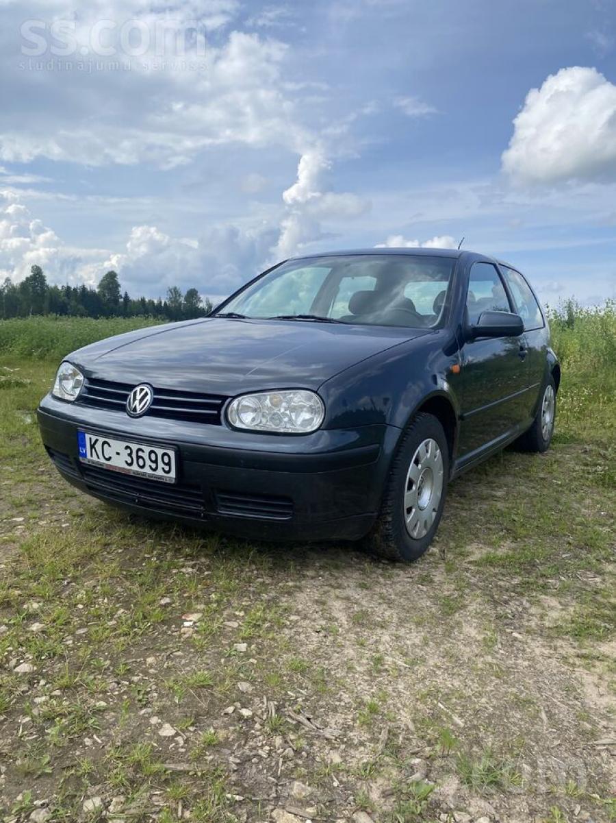 Pelēks Volkswagen Golf 1998 Rīga, ar dzinēja tilpumu 1.40 L un nobraukumu 199 tūkst. km par 900 €, foto 1 vietnē AUTOMOTO.COM.LV