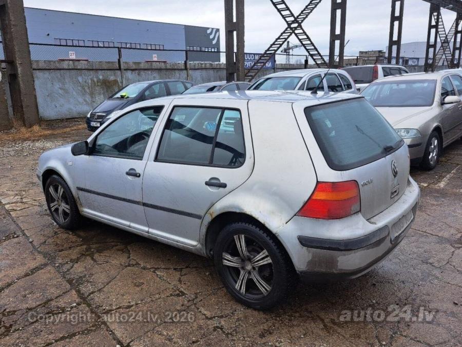 Pelēks Volkswagen Golf 1998 Tallina, ar dzinēja tilpumu 1.60 L un nobraukumu 216 tūkst. km par 499 €, foto 5 vietnē AUTOMOTO.COM.LV