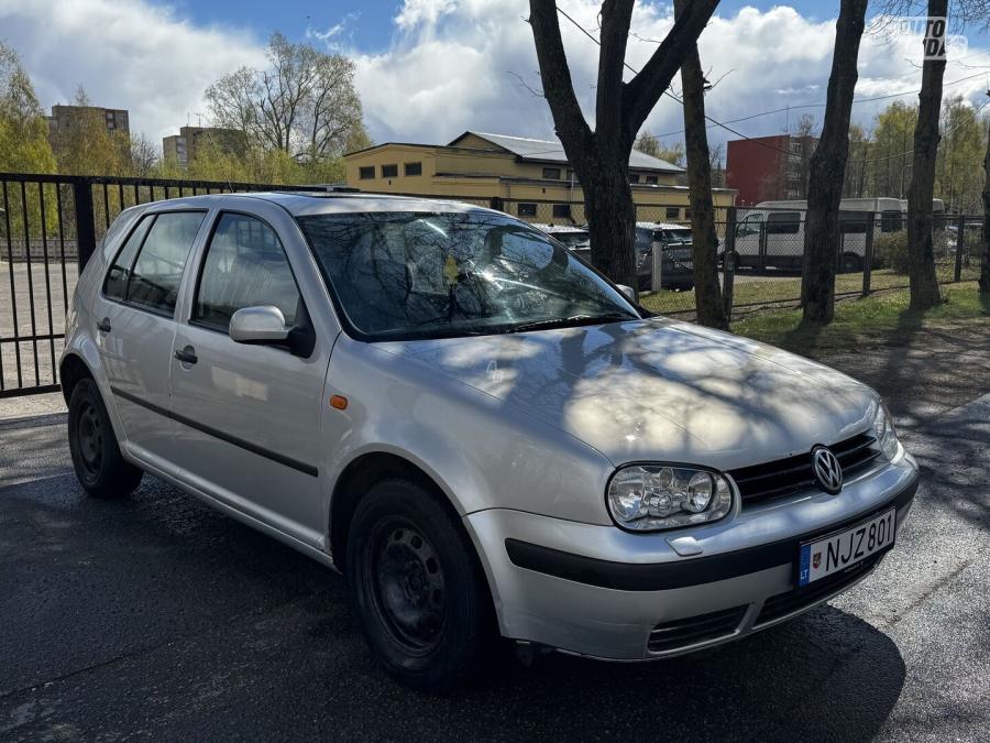 Grey Volkswagen Golf 1998 in Panevezys, with an engine capacity of 1.40 L and mileage of 241 thousand km for 690 €, photo 4 on AUTOMOTO.COM.LV