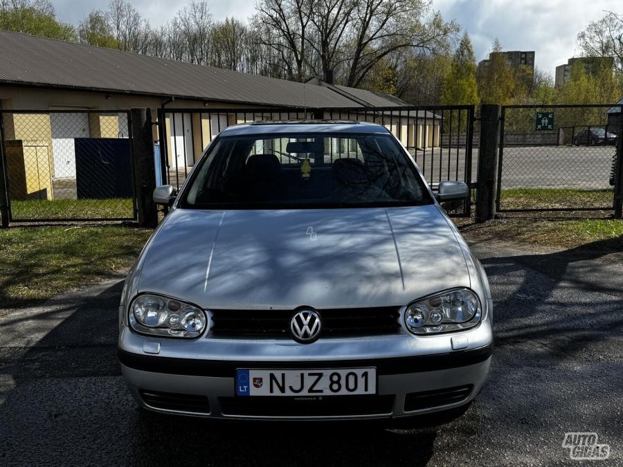 Pelēks Volkswagen Golf 1998 Panevēža, ar dzinēja tilpumu 1.40 L un nobraukumu 240 tūkst. km par 555 €, foto 3 vietnē AUTOMOTO.COM.LV
