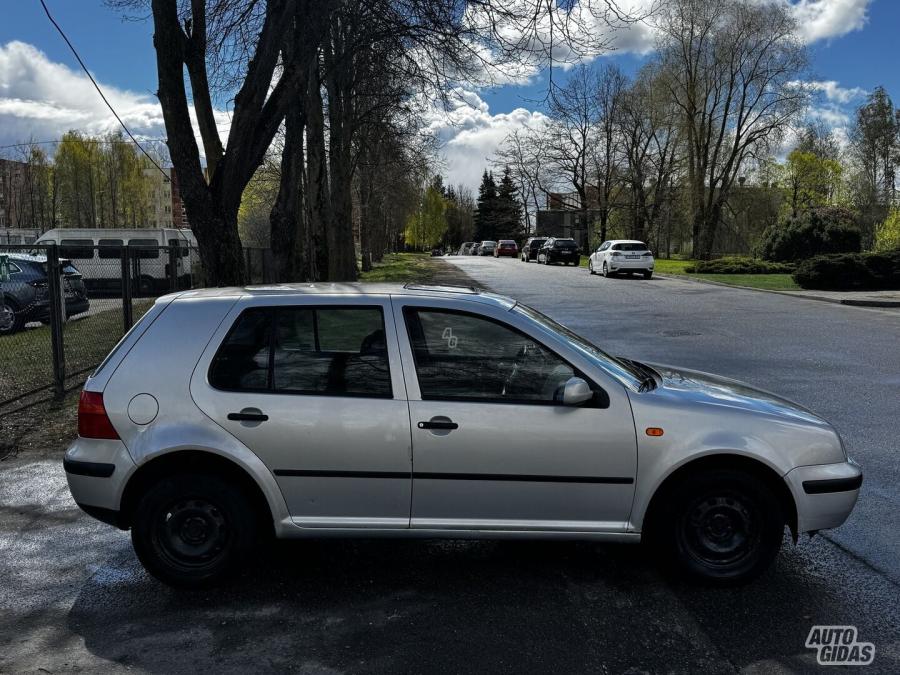 Pelēks Volkswagen Golf 1998 Panevēža, ar dzinēja tilpumu 1.40 L un nobraukumu 240 tūkst. km par 555 €, foto 6 vietnē AUTOMOTO.COM.LV