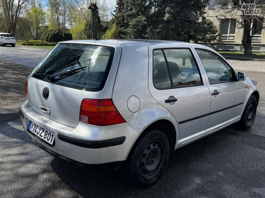 Pelēks Volkswagen Golf 1998 Panevēža, ar dzinēja tilpumu 1.40 L un nobraukumu 240 tūkst. km par 555 €, foto 8 vietnē AUTOMOTO.COM.LV