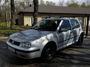 Grey Volkswagen Golf 1998 in Panevezys, with an engine capacity of 1.40 L and mileage of 241 thousand km for 555 €, photo 4 on AUTOMOTO.COM.LV
