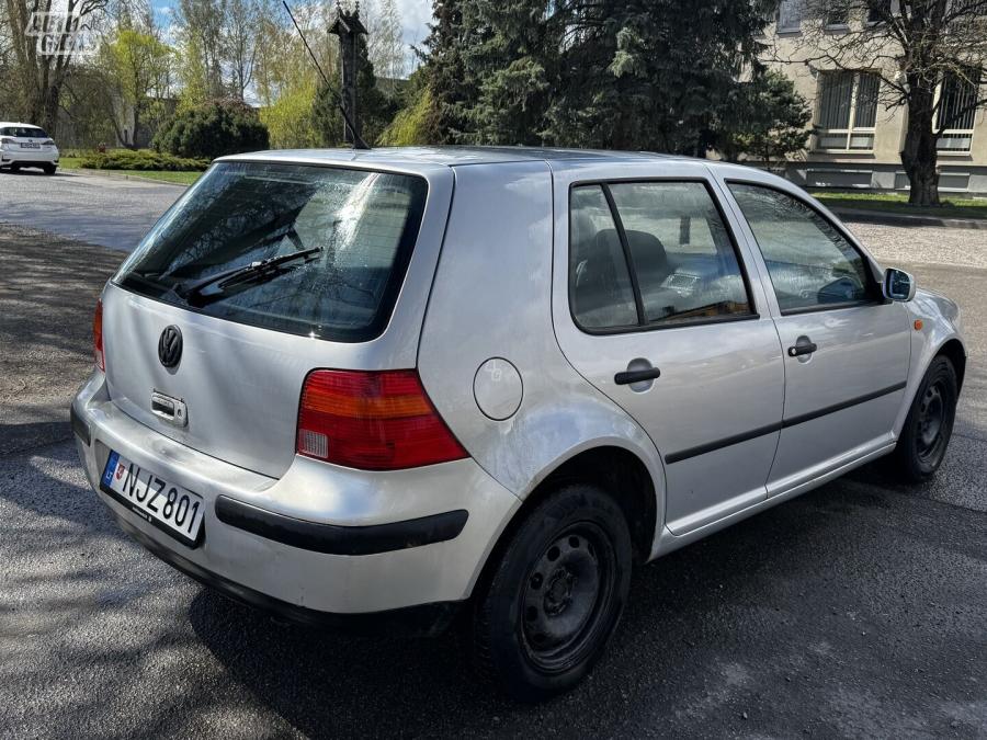 Grey Volkswagen Golf 1998 in Panevezys, with an engine capacity of 1.40 L and mileage of 241 thousand km for 555 €, photo 8 on AUTOMOTO.COM.LV