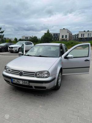 Pelēks Volkswagen Golf 1998 Viļņa, ar dzinēja tilpumu 1.39 L un nobraukumu 181 tūkst. km par 700 €, foto  vietnē AUTOMOTO.COM.LV