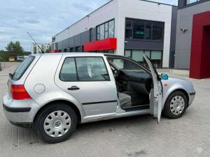 Pelēks Volkswagen Golf 1998 Viļņa, ar dzinēja tilpumu 1.39 L un nobraukumu 181 tūkst. km par 700 €, foto 4 vietnē AUTOMOTO.COM.LV