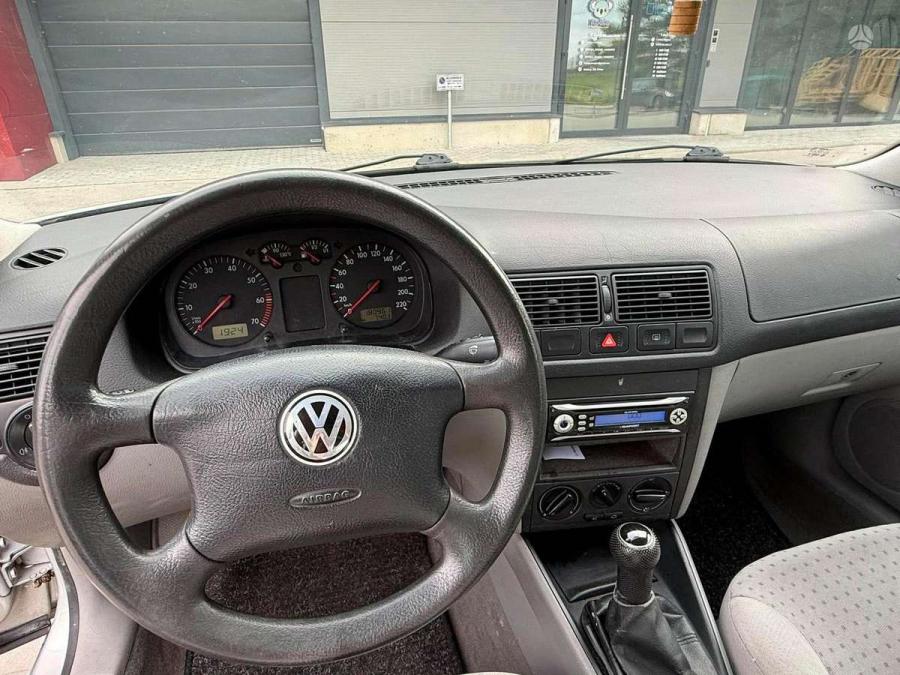 Pelēks Volkswagen Golf 1998 Viļņa, ar dzinēja tilpumu 1.39 L un nobraukumu 181 tūkst. km par 700 €, foto 11 vietnē AUTOMOTO.COM.LV