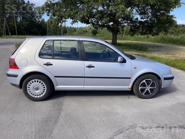Pelēks Volkswagen Golf 1998 Rīga, ar dzinēja tilpumu 1.60 L un nobraukumu 265 tūkst. km par 690 €, foto 4 vietnē AUTOMOTO.COM.LV