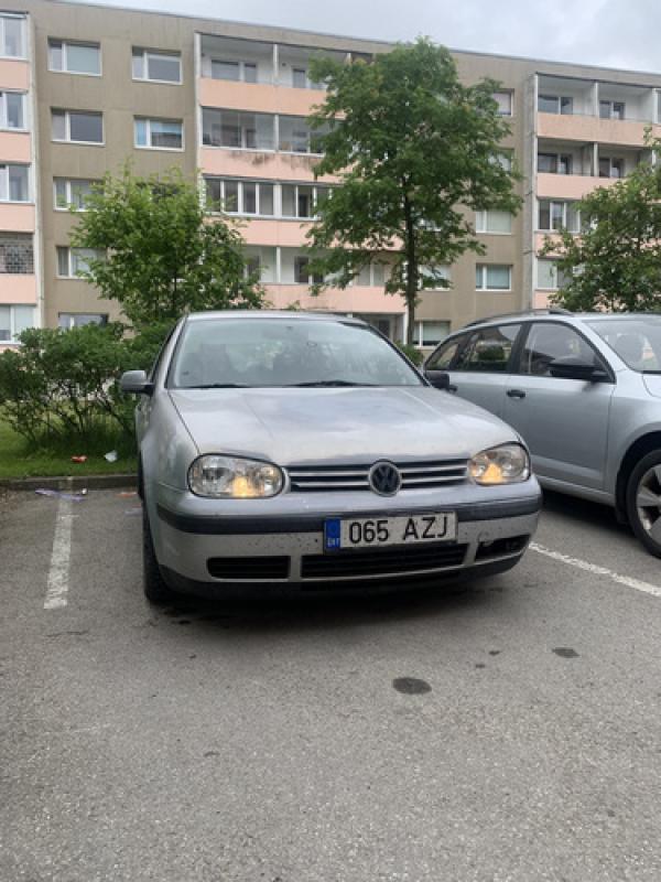 Grey Volkswagen Golf 1998 in Tallinn, with an engine capacity of 1.60 L and mileage of 221 thousand km for 400 €, photo 1 on AUTOMOTO.COM.LV