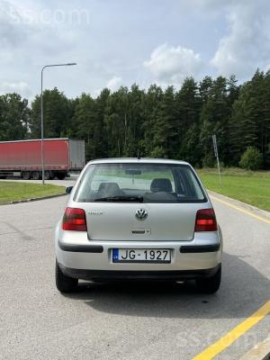 Pelēks Volkswagen Golf 1998 Rīga, ar dzinēja tilpumu 1.60 L un nobraukumu 265 tūkst. km par 990 €, foto 5 vietnē AUTOMOTO.COM.LV