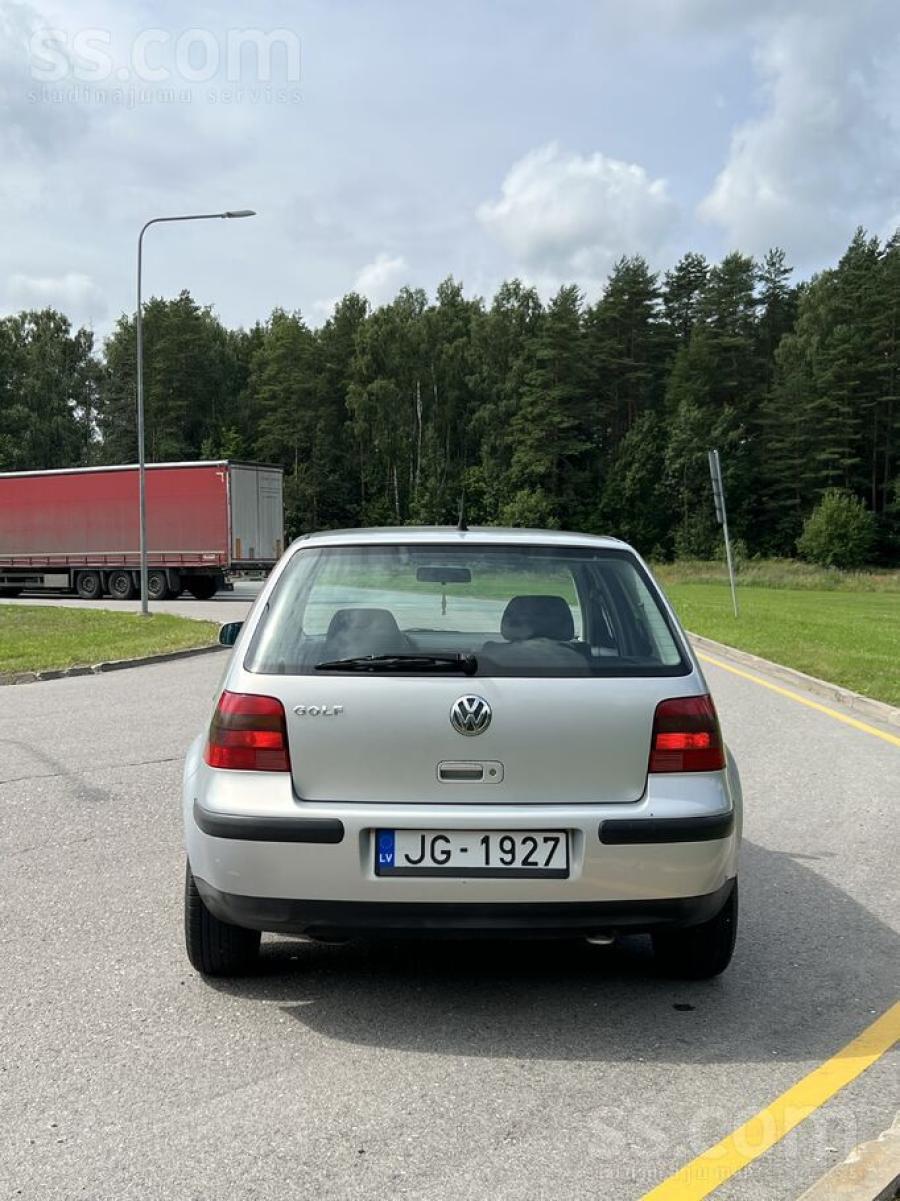 Pelēks Volkswagen Golf 1998 Rīga, ar dzinēja tilpumu 1.60 L un nobraukumu 265 tūkst. km par 990 €, foto 5 vietnē AUTOMOTO.COM.LV