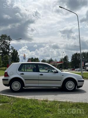 Pelēks Volkswagen Golf 1998 Rīga, ar dzinēja tilpumu 1.60 L un nobraukumu 265 tūkst. km par 990 €, foto 7 vietnē AUTOMOTO.COM.LV