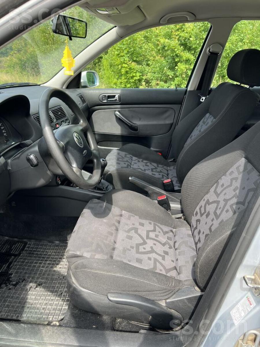Pelēks Volkswagen Golf 1998 Rīga, ar dzinēja tilpumu 1.60 L un nobraukumu 265 tūkst. km par 990 €, foto 11 vietnē AUTOMOTO.COM.LV